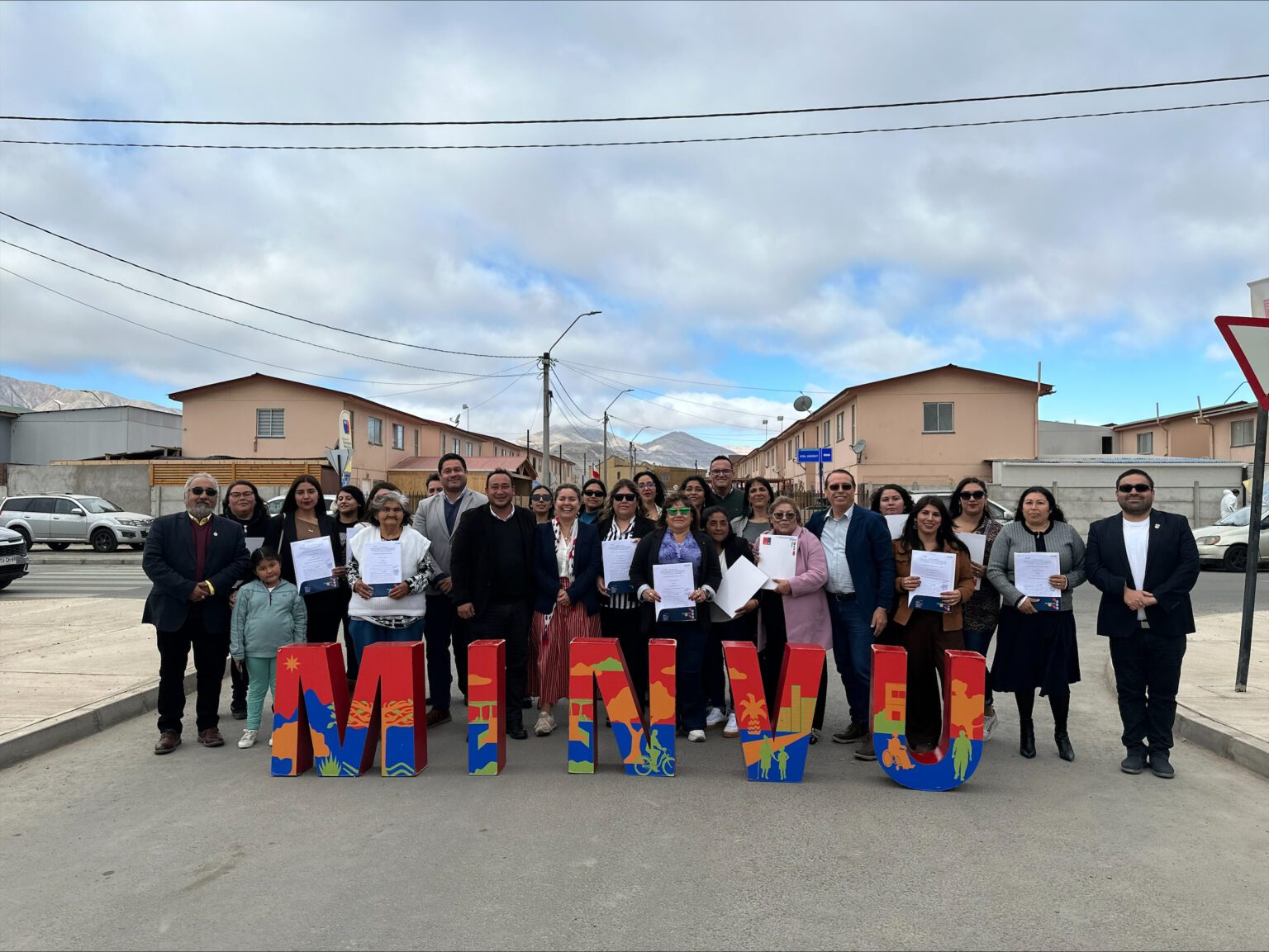 Subsecretaria Minvu entrega 84 escrituras en la “Villa Flores del ...